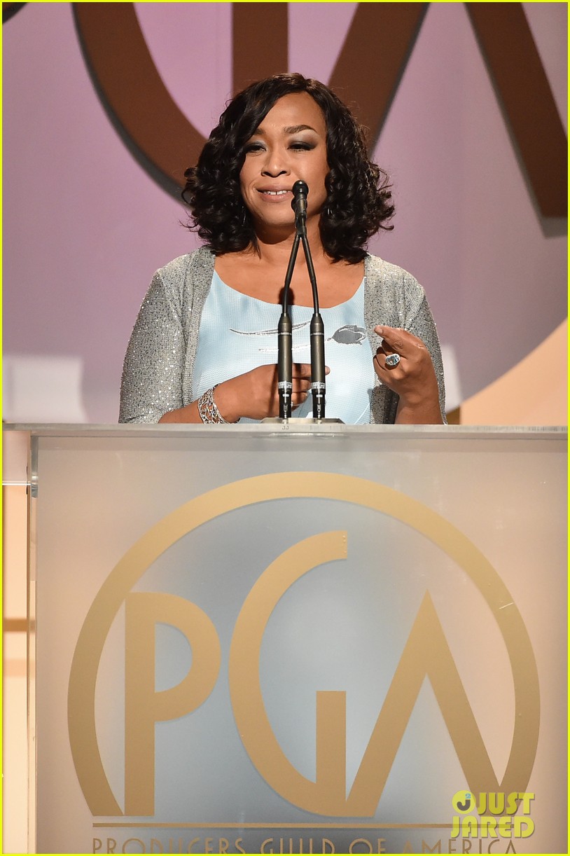 Lady Gaga Performs at Producers Guild Of America Awards 2016: Photo ...