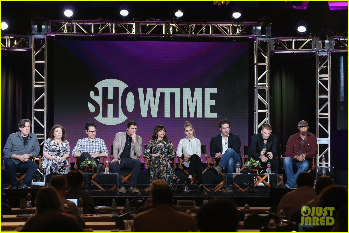 Carla Gugino & Imogen Poots Promote 'Roadies' at Winter TCA 2016: Photo ...