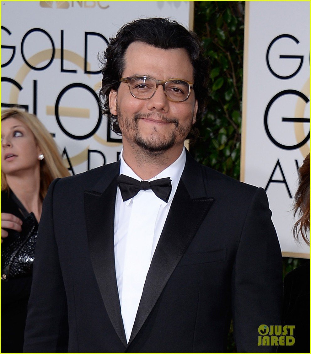 Narcos' Boyd Holbrook & Pedro Pascal Buddy Up at Golden Globes 2016 ...