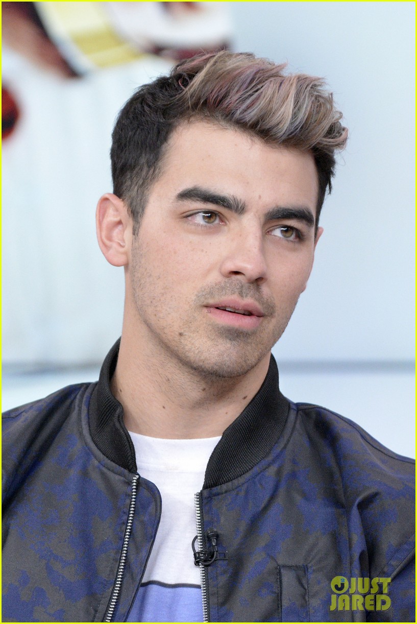 Joe Jonas Shares His Love For Matthew McConaughey: Photo 3558166 | Joe ...