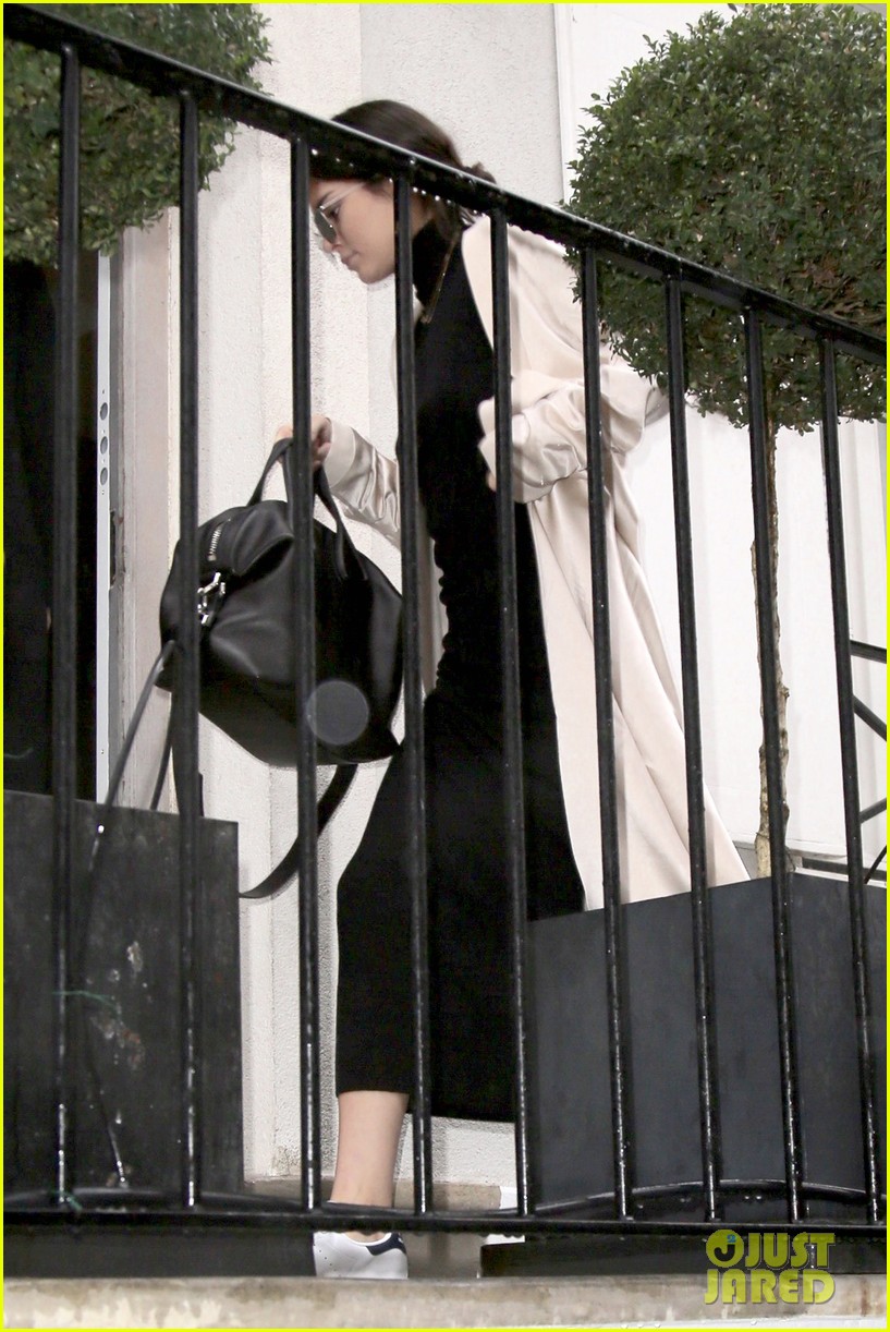 Kendall Jenner & Gigi Hadid Have a Kengi Reunion in Paris!: Photo ...