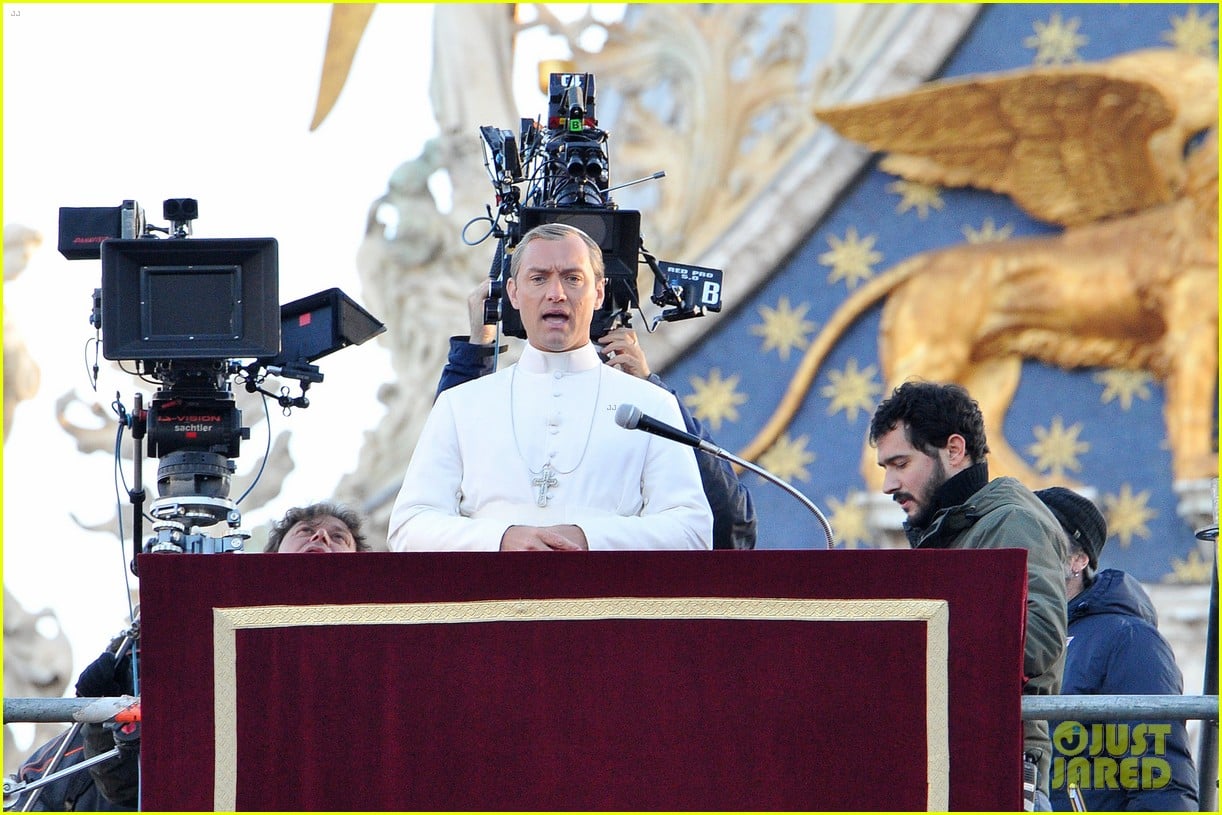 Jude Law Transforms Into 'The Young Pope': Photo 3552097 | Jude Law ...