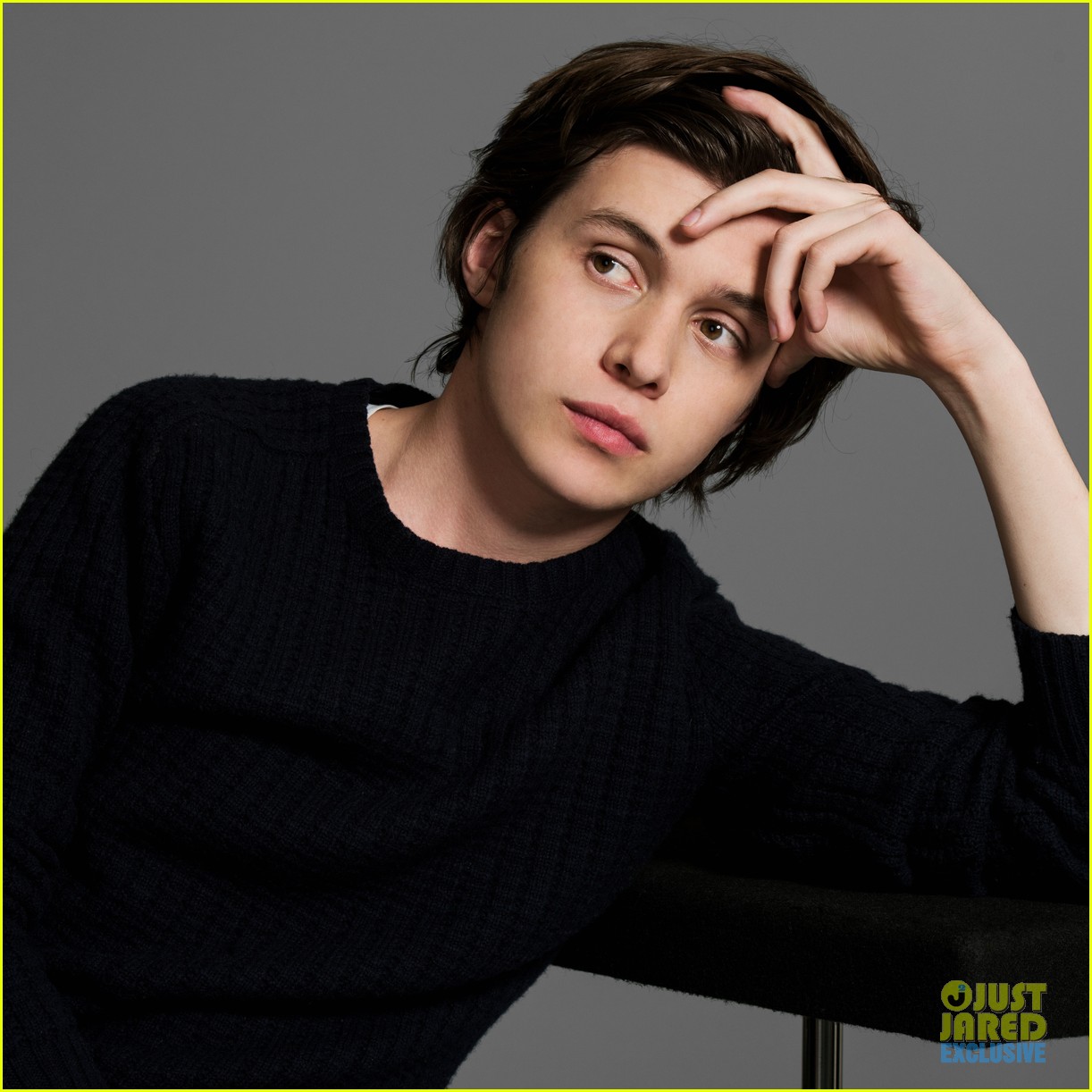 Maika Monroe & Nick Robinson Pose for JJ's '5th Wave' Portrait Session ...