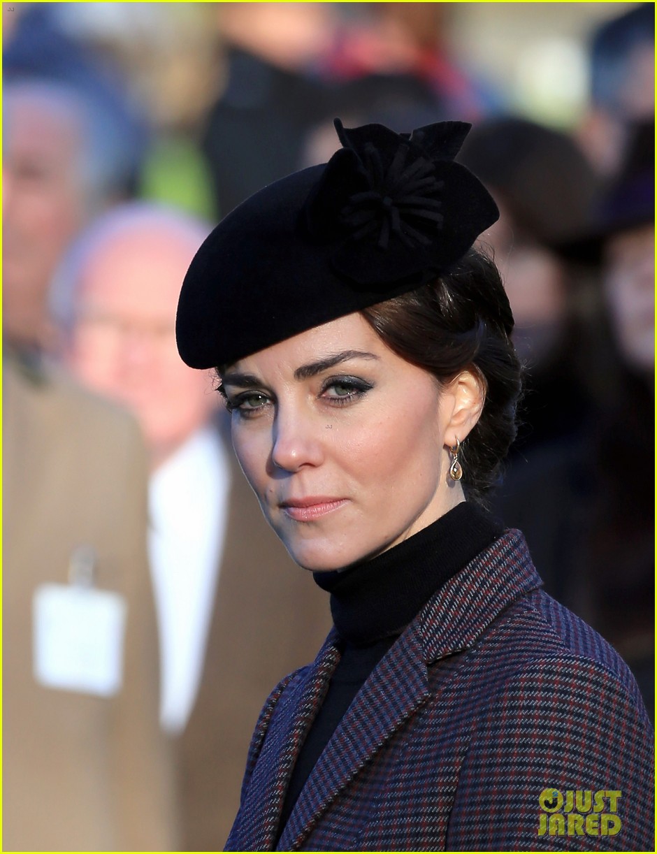 Kate Middleton Gave a Rare Public Curtsy to Queen Elizabeth: Photo ...