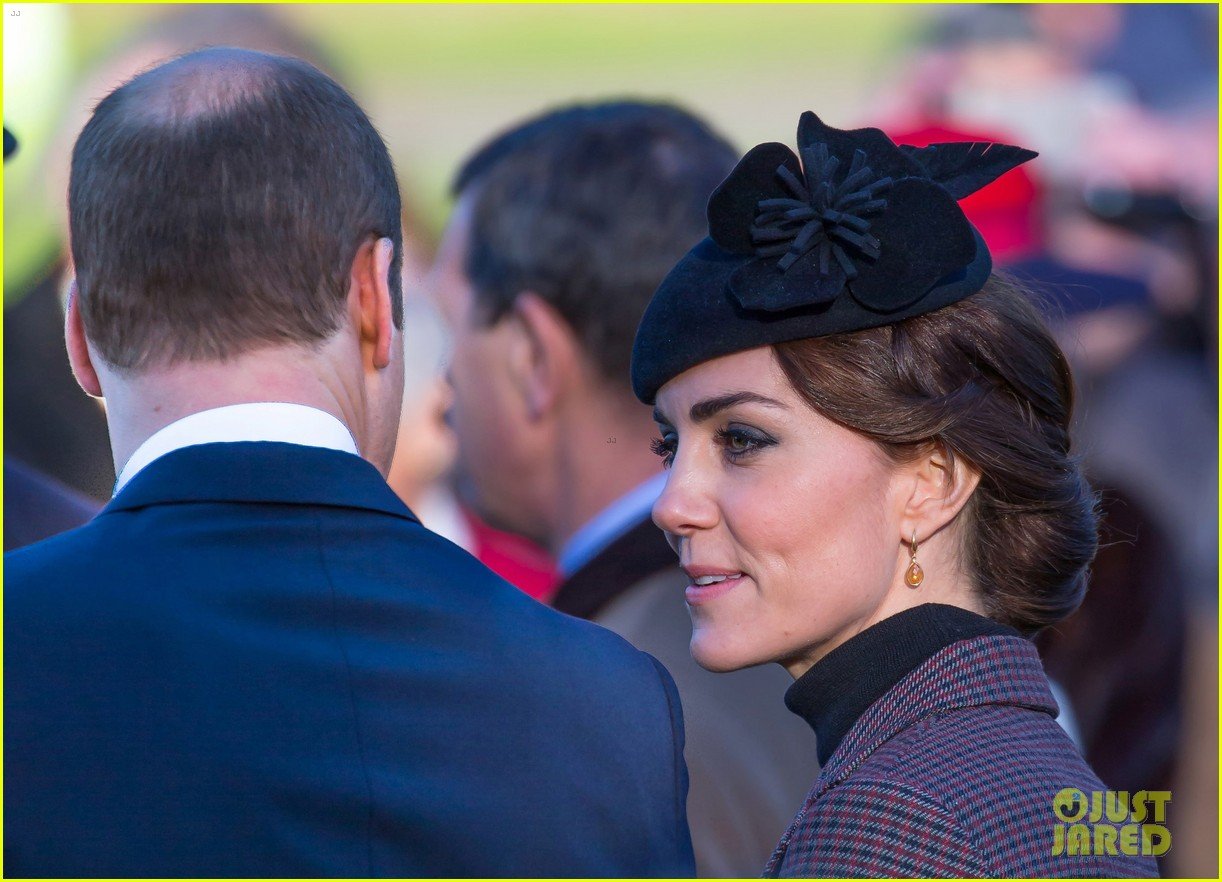 Kate Middleton Gave a Rare Public Curtsy to Queen Elizabeth: Photo ...