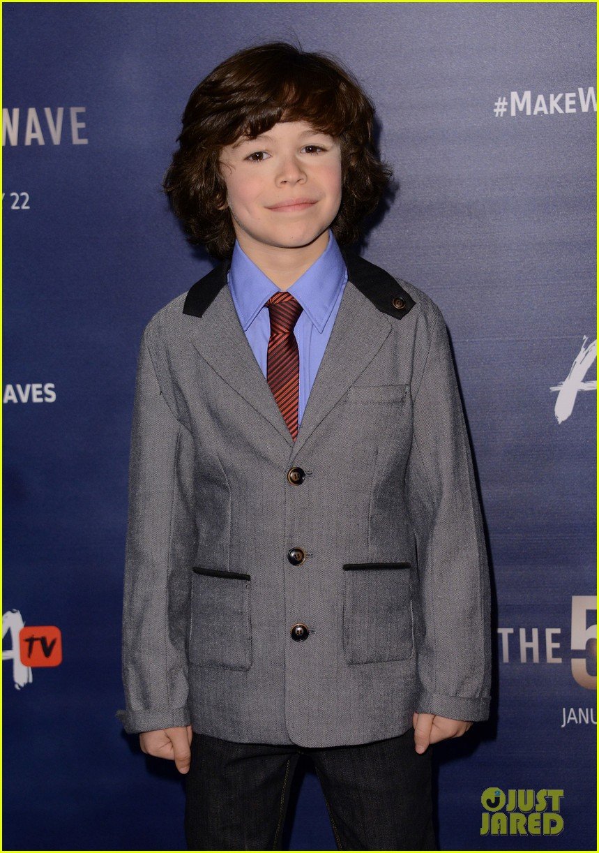 Chloe Moretz Gives Awesomeness TV Fans a First Look at 'The 5th Wave ...