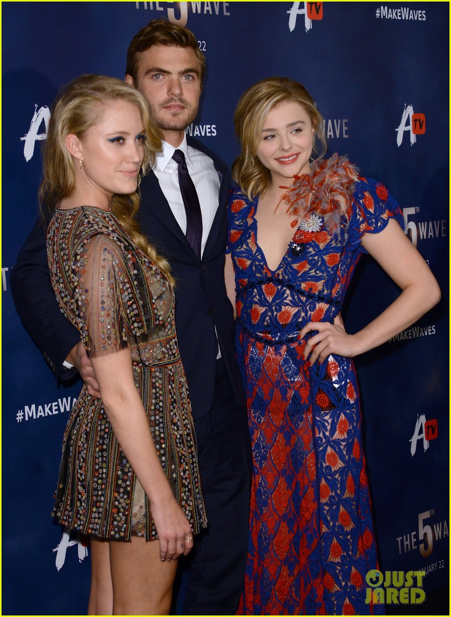 Chloe Moretz Gives Awesomeness TV Fans a First Look at 'The 5th Wave ...