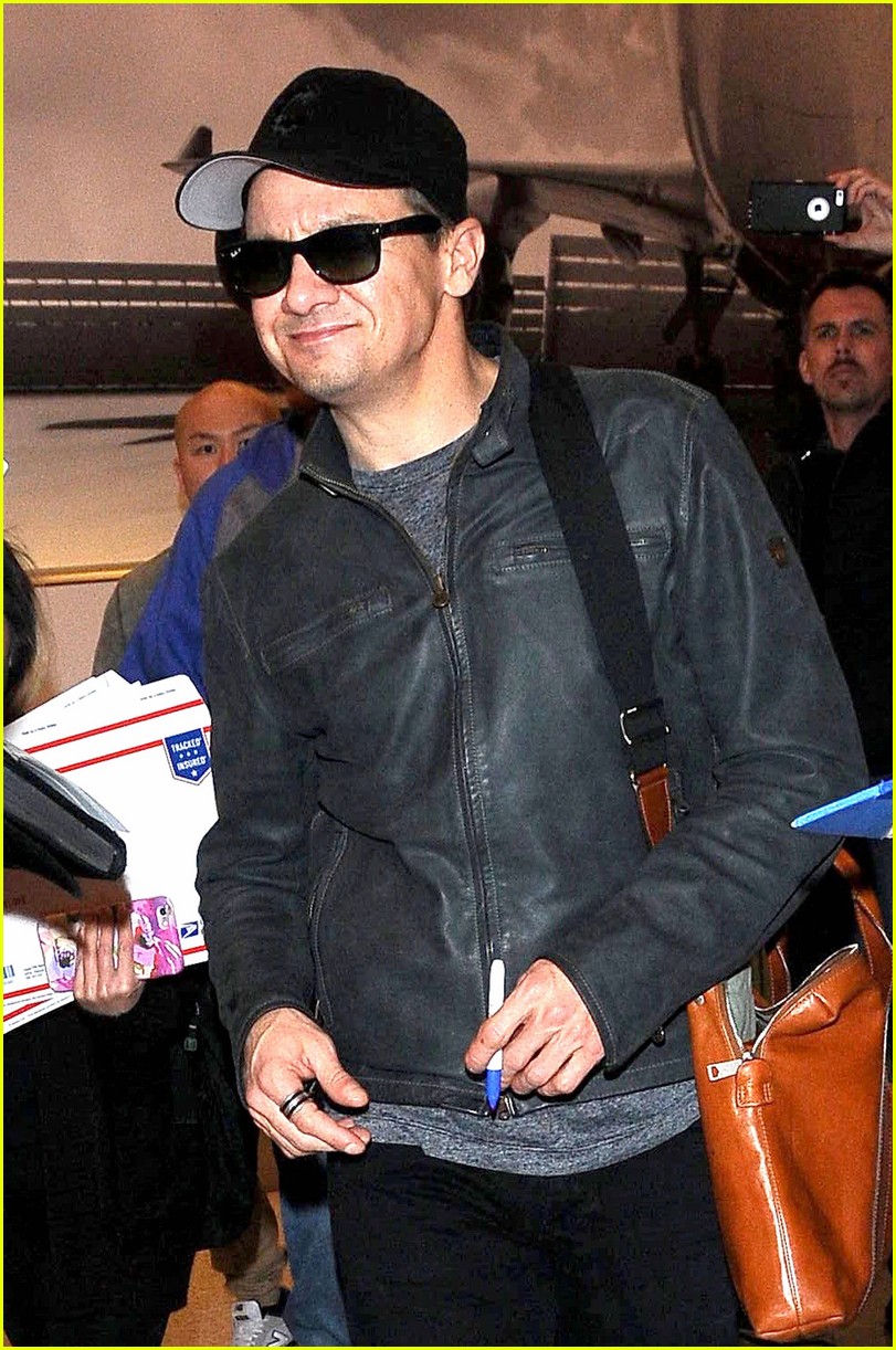 Jeremy Renner Thanks Fans for 'All the Birthday Love': Photo 3547513 ...