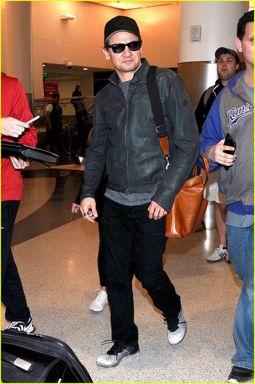 Jeremy Renner Thanks Fans for 'All the Birthday Love': Photo 3547514 ...