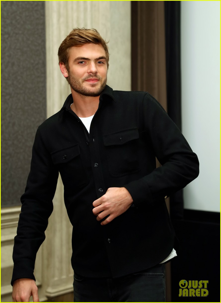 Alex Roe & Nick Robinson Hit Up 'The 5th Wave' Just Jared Screening ...