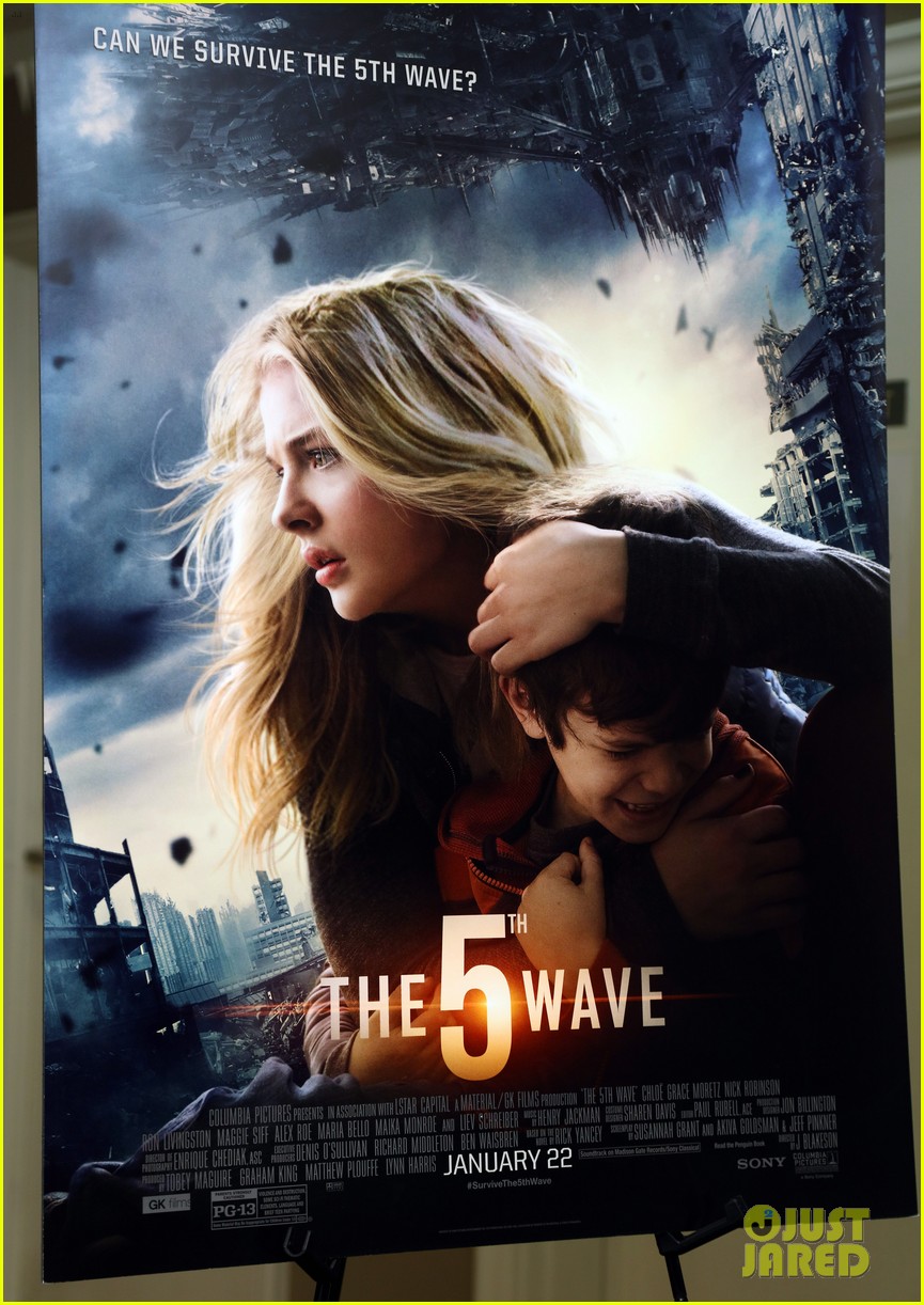 Alex Roe & Nick Robinson Hit Up 'The 5th Wave' Just Jared Screening ...