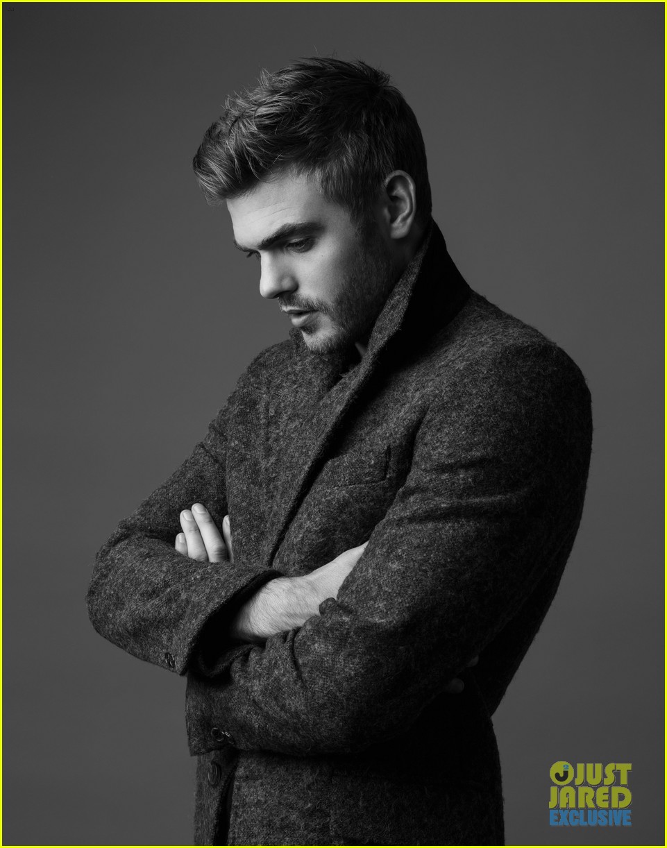 The 5th Wave's Alex Roe Talks Filming His Own Stunts, His Celeb Crush ...
