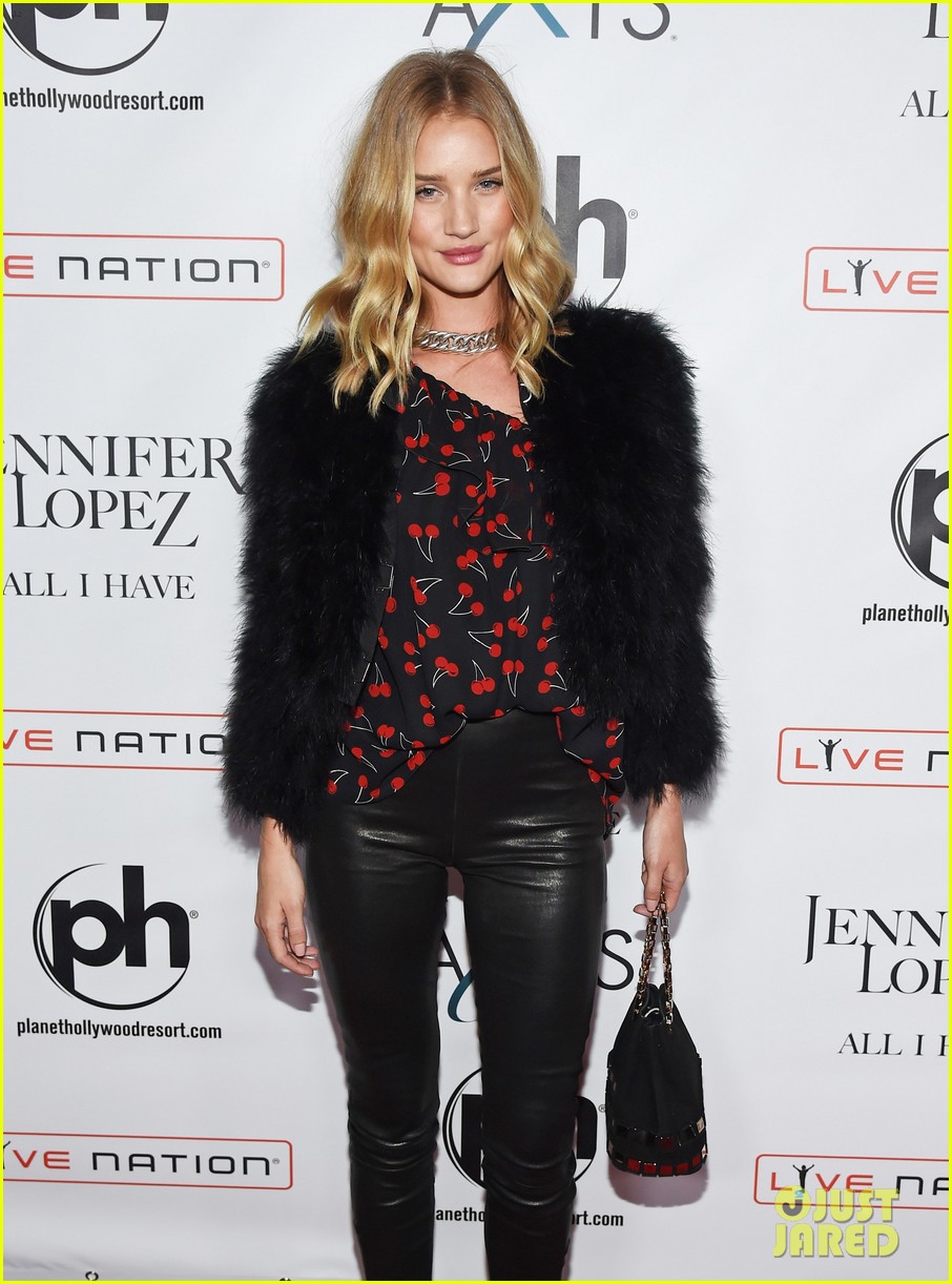 Rosie Huntington-Whiteley is Excited to Be in Las Vegas!: Photo 3556857 ...