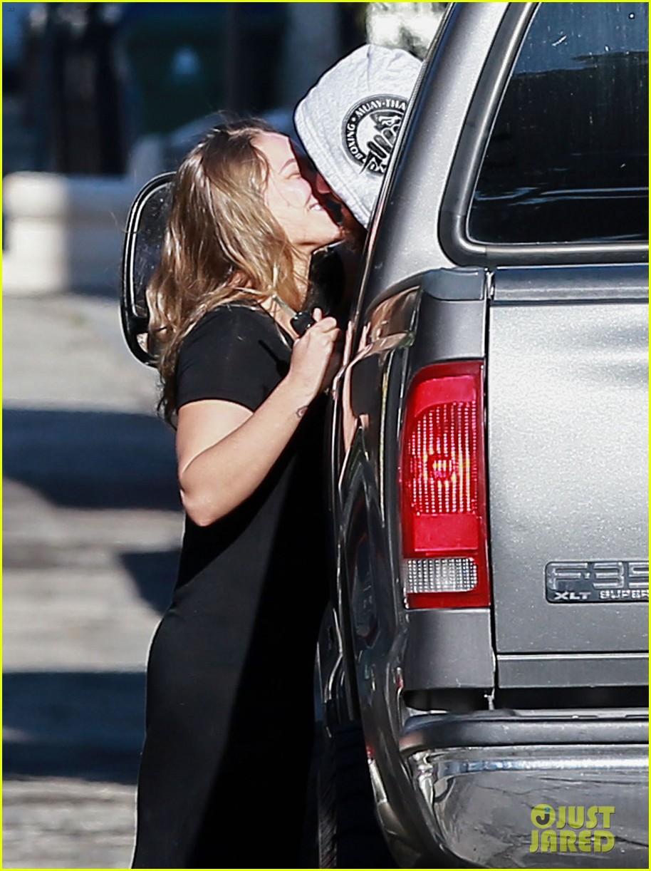 Ronda Rousey Gives Boyfriend Travis Browne a Kiss Through the Car ...