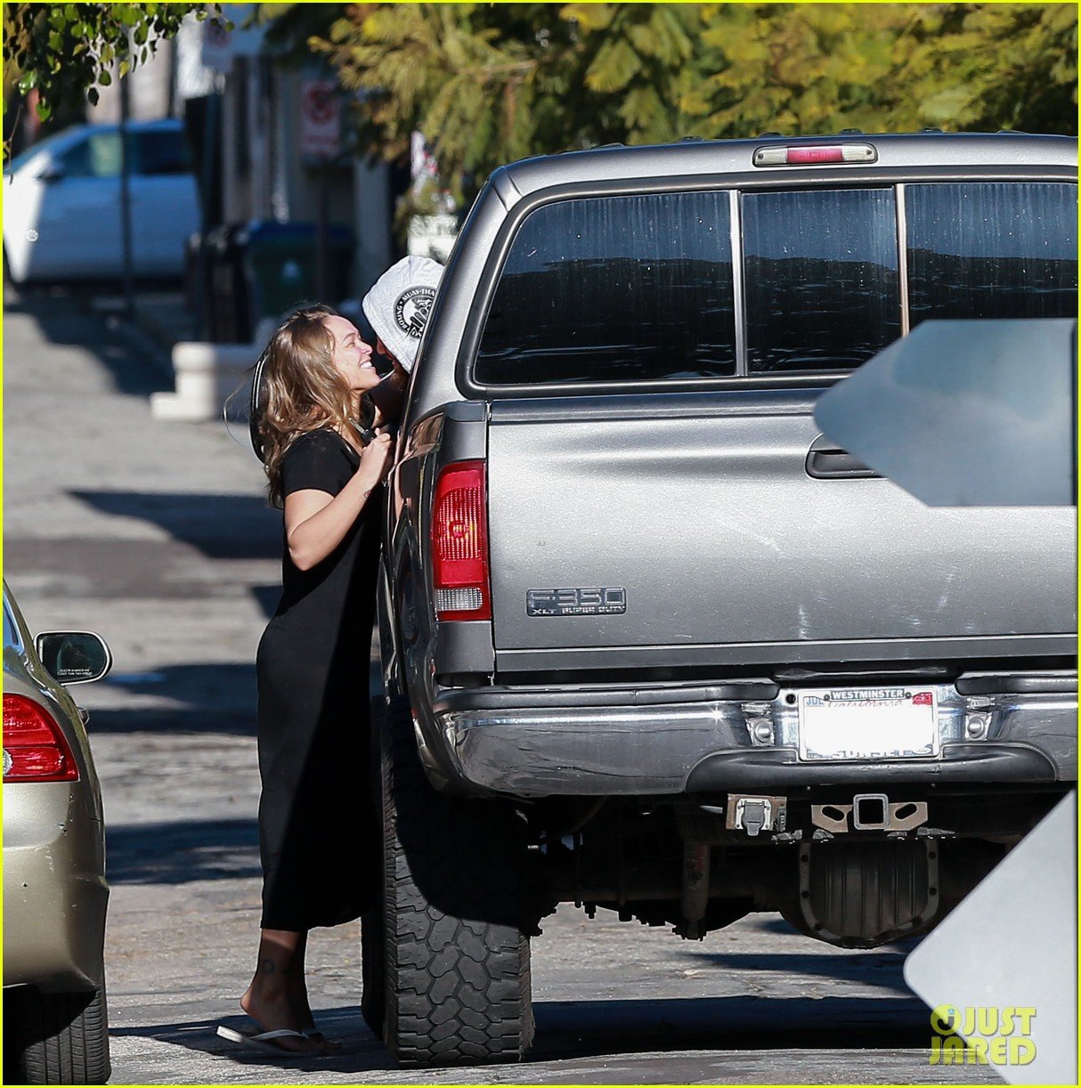 Ronda Rousey Gives Boyfriend Travis Browne a Kiss Through the Car ...