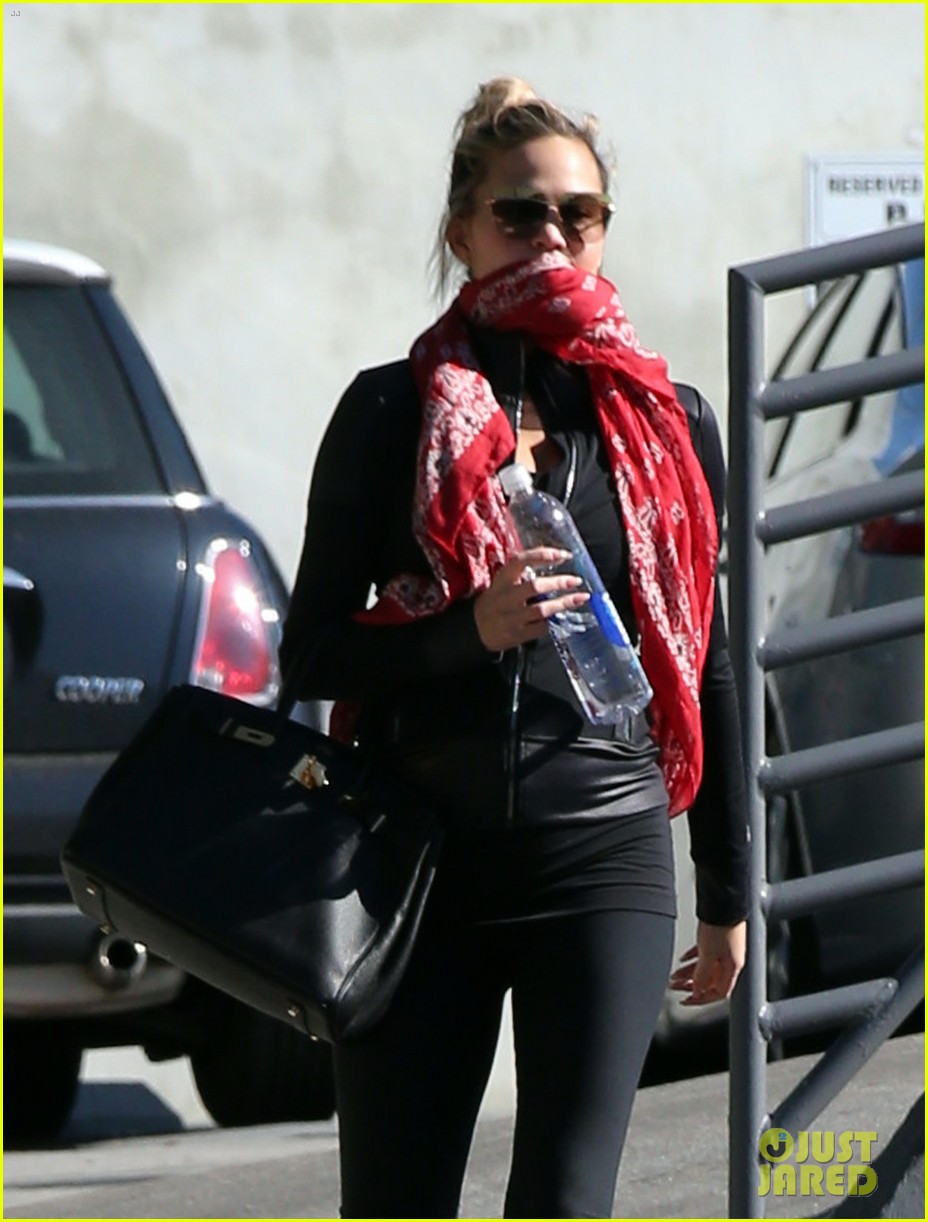 Chrissy Teigen Weighs In on the Nicki Minaj & Farrah Abraham Twitter ...