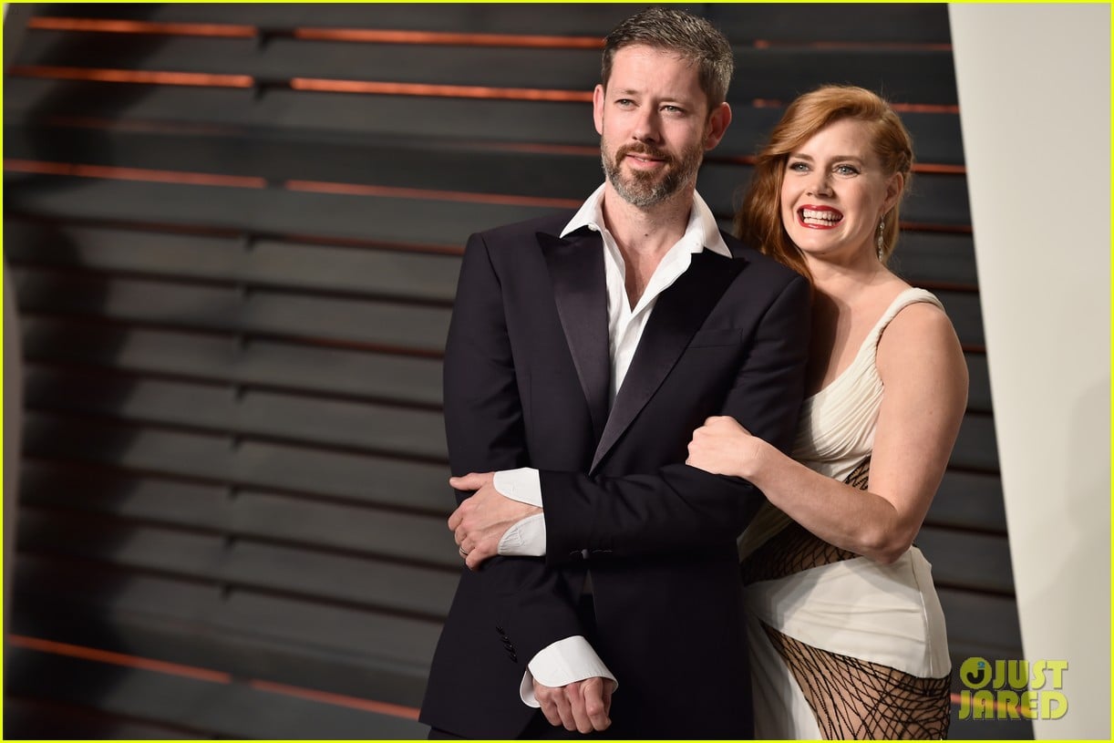 Amy Adams Plants Kiss on Partner Darren Le Gallo at Vanity Fair Oscar ...