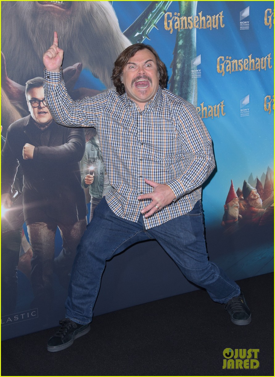 Jack Black Puts a Stocking Over His Face & Competes in Epic Challenge ...