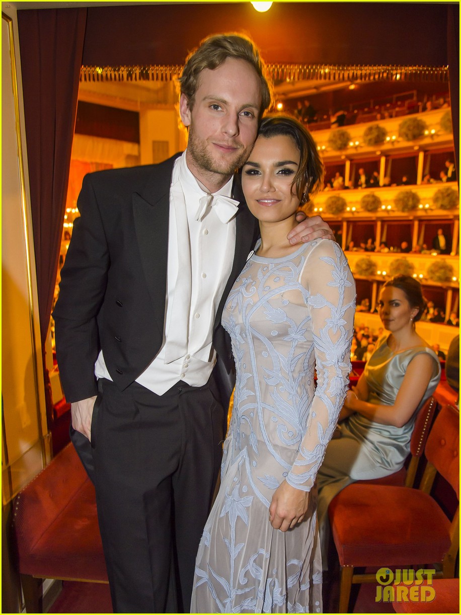 Jai Courtney Dresses Up for Vienna Ball with Samantha Barks: Photo ...