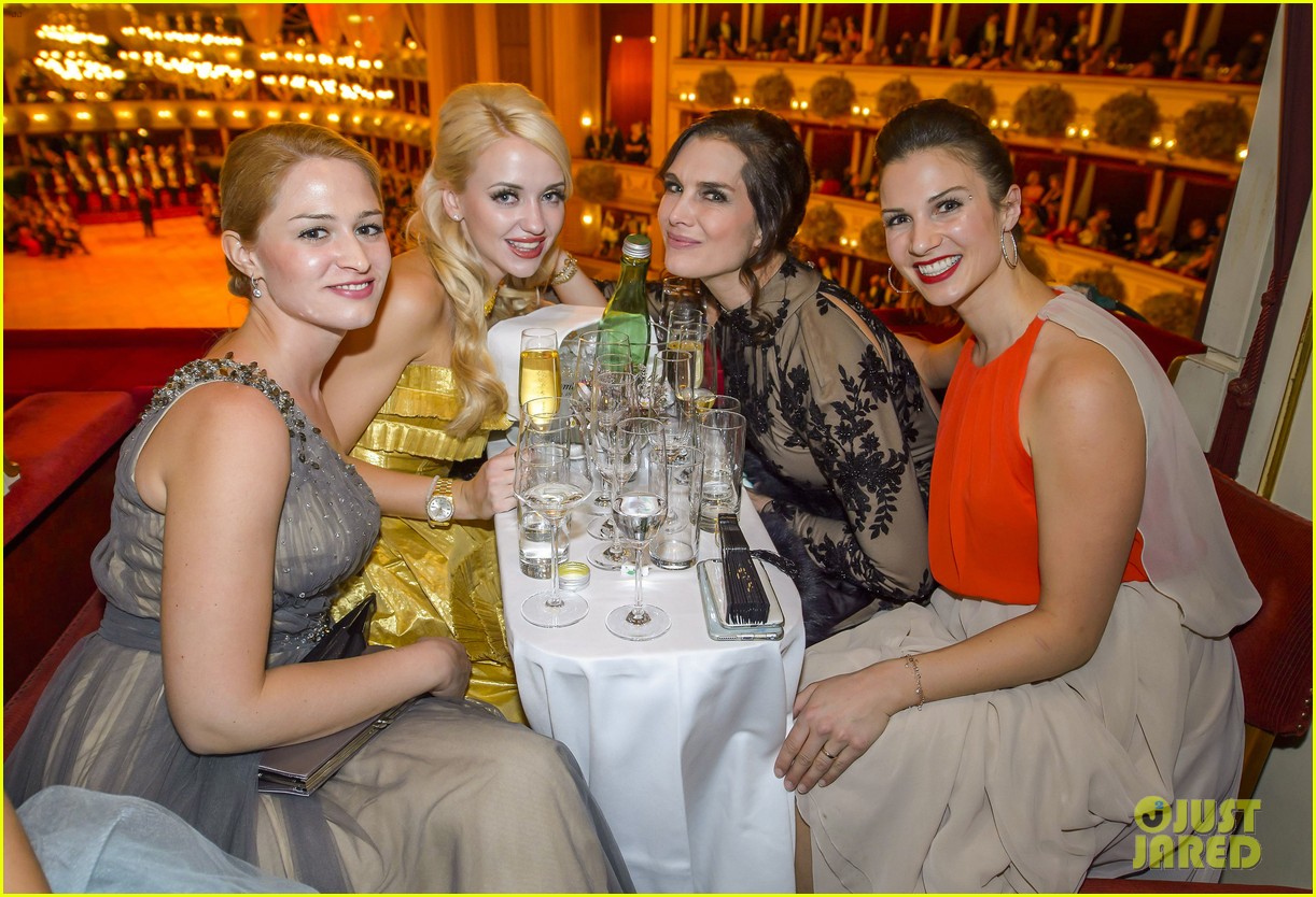 Jai Courtney Dresses Up for Vienna Ball with Samantha Barks: Photo ...