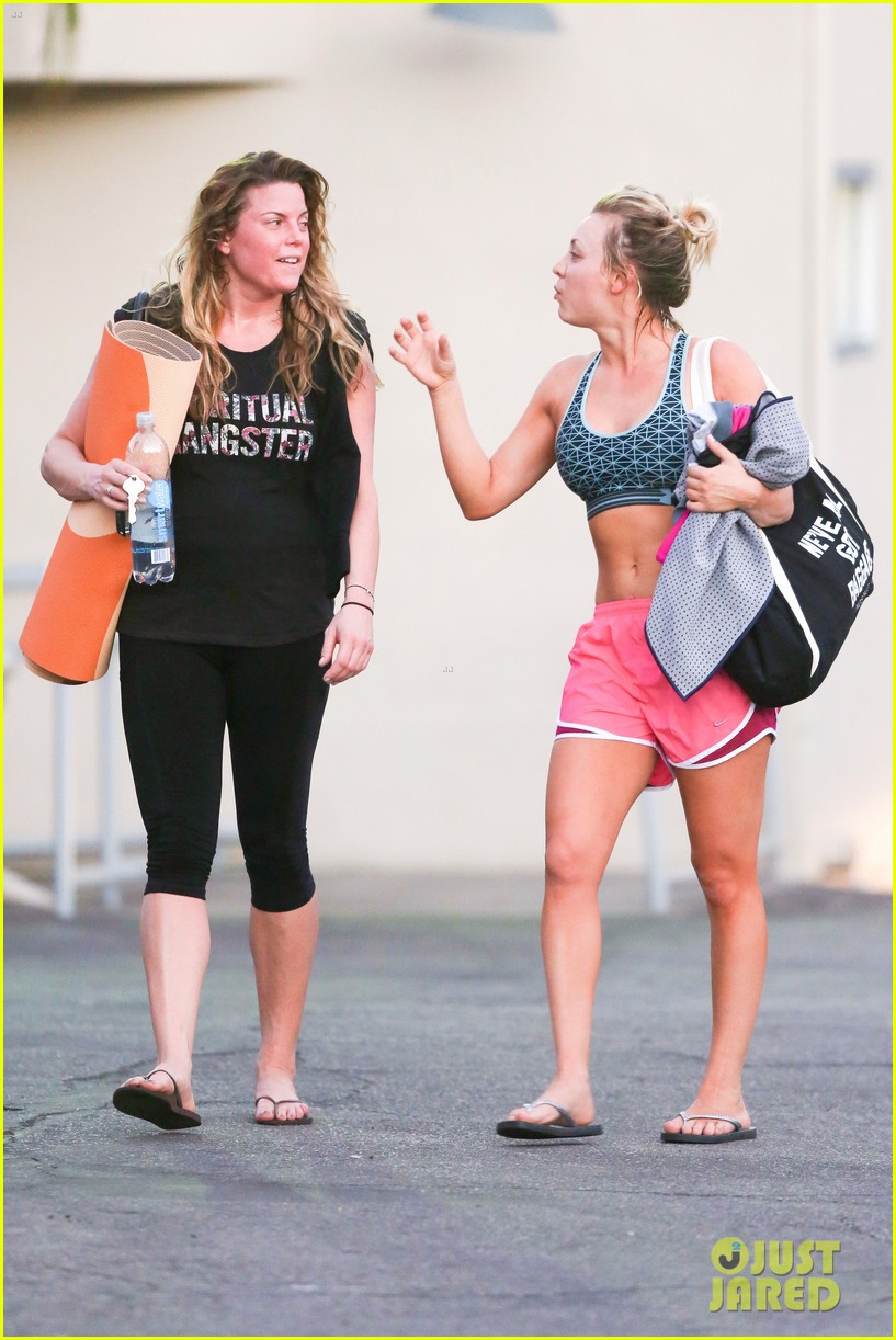 Kaley Cuoco Shows Off Her Super Toned Figure!: Photo 3573228 | Kaley ...