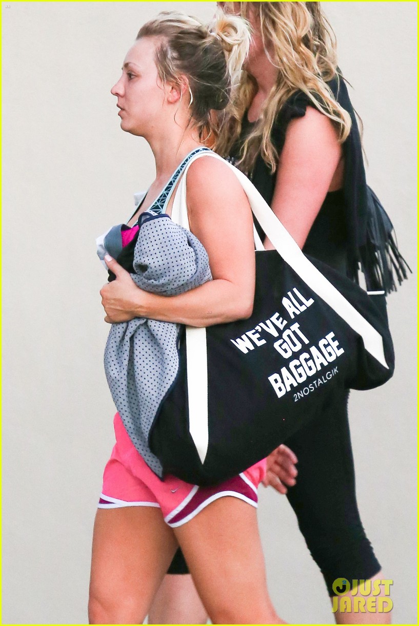 Kaley Cuoco Shows Off Her Super Toned Figure!: Photo 3573230 | Kaley ...