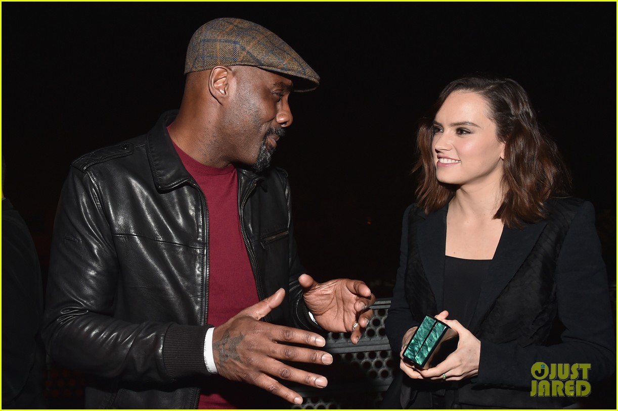 Photo: daisy ridley singing oscar wilde pre oscar event 11 | Photo ...