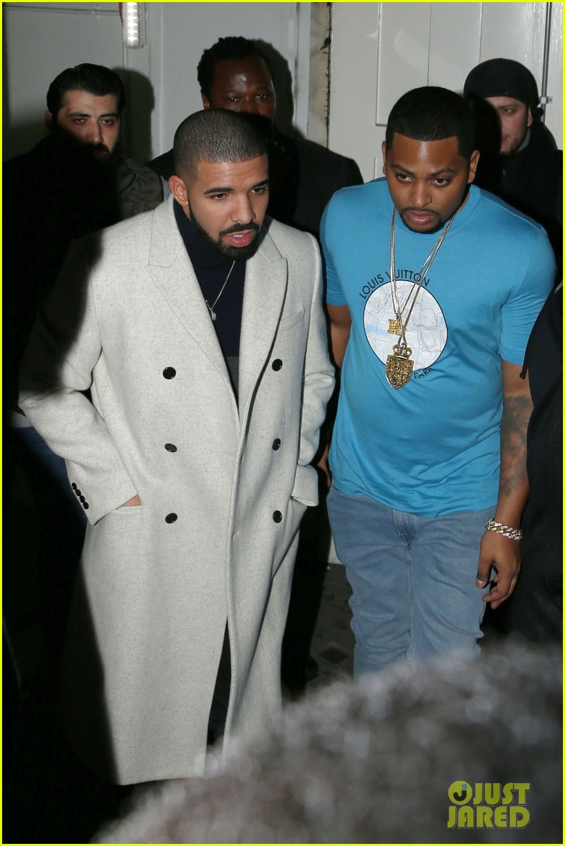 Drake Headlines Bat Mitzvah, Sings 'Hotline Bling' For Screaming Kids ...