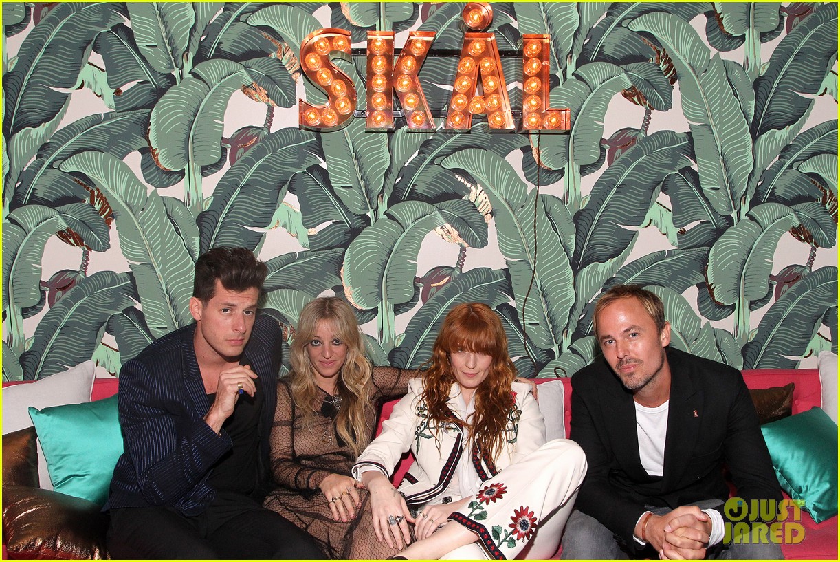 Lady Gaga Celebrates David Bowie Performance At Mark Ronson's Grammy's ...