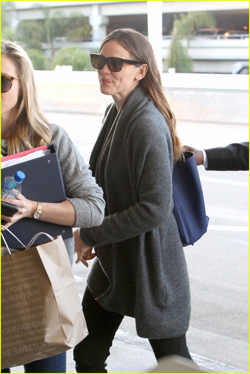 Jennifer Garner Jets Out After Montana Getaway With Ben Affleck: Photo ...