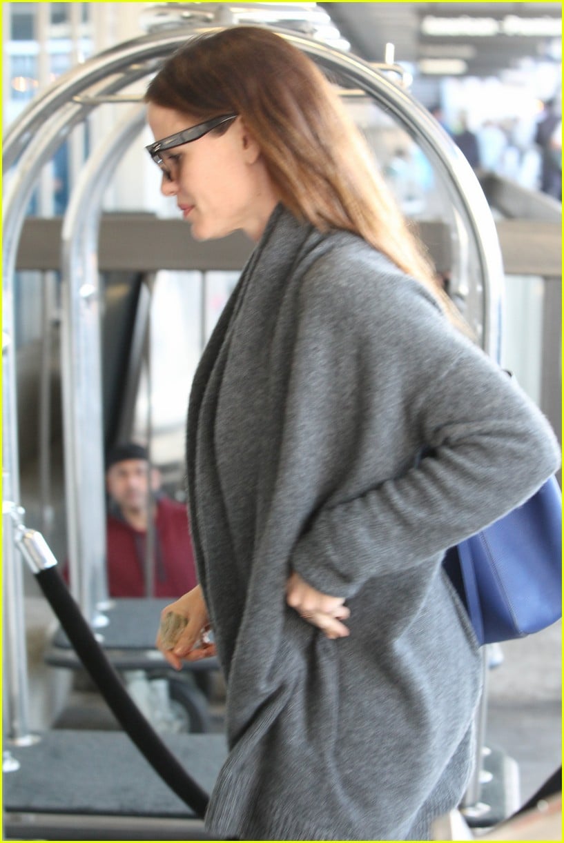 Jennifer Garner Jets Out After Montana Getaway With Ben Affleck: Photo ...