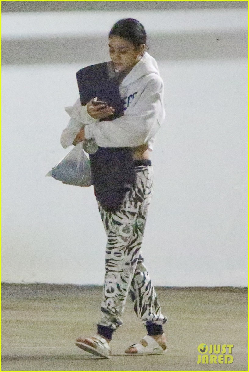 Vanessa Hudgens & Boyfriend Austin Butler Step Out After Amazing ...