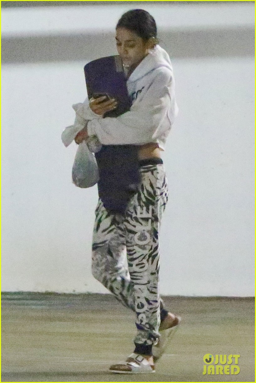 Vanessa Hudgens & Boyfriend Austin Butler Step Out After Amazing ...