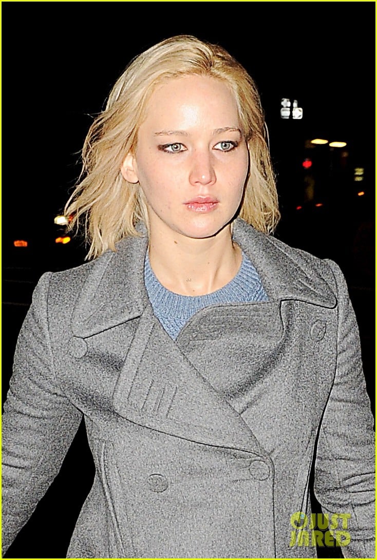 Jennifer Lawrence Grabs A Bite to Eat in the Big Apple: Photo 3582207 ...