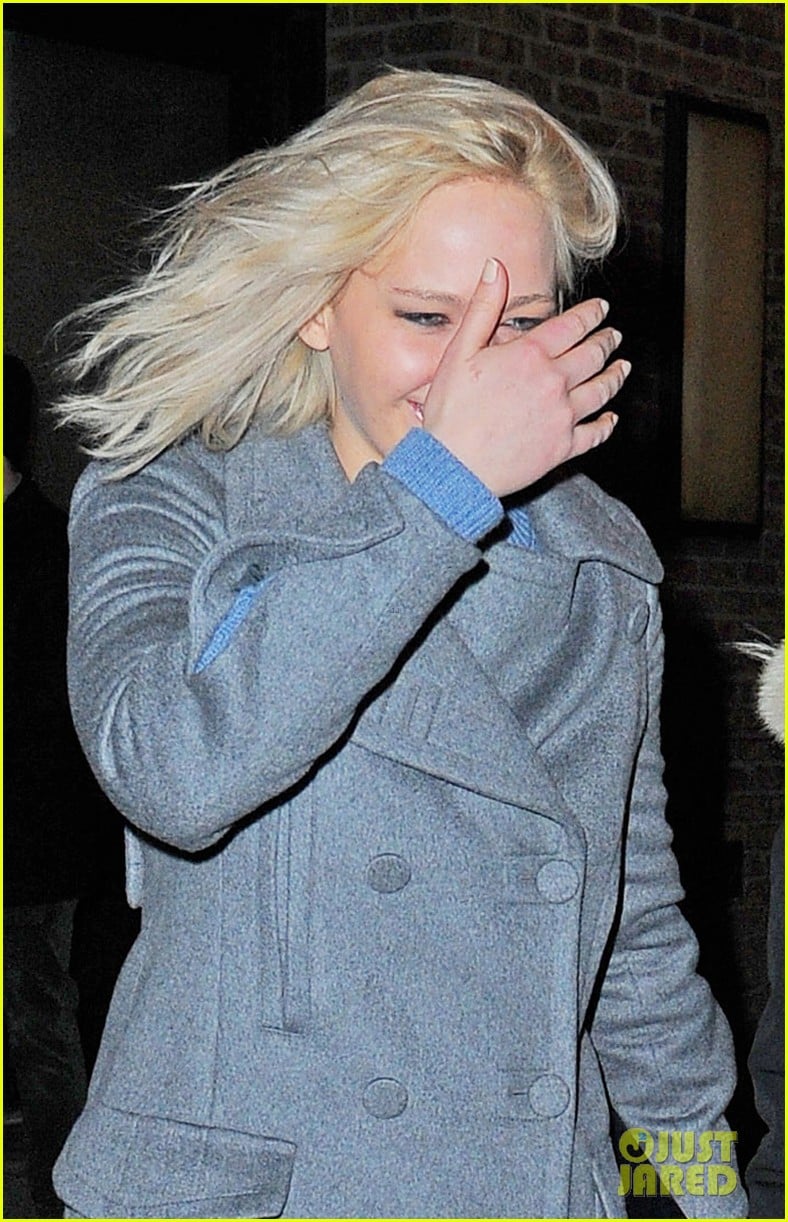 Jennifer Lawrence Grabs A Bite to Eat in the Big Apple: Photo 3582210 ...