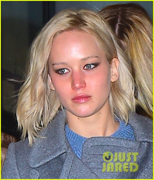 Jennifer Lawrence Grabs A Bite to Eat in the Big Apple: Photo 3582211 ...