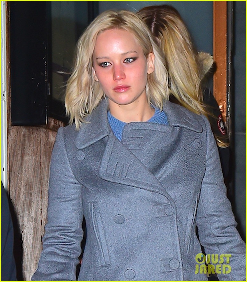 Jennifer Lawrence Grabs A Bite to Eat in the Big Apple: Photo 3582213 ...