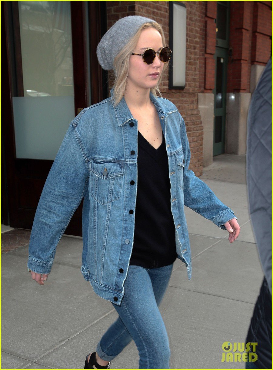 Jennifer Lawrence Steps Out in Denim on Denim in NYC: Photo 3583716 ...