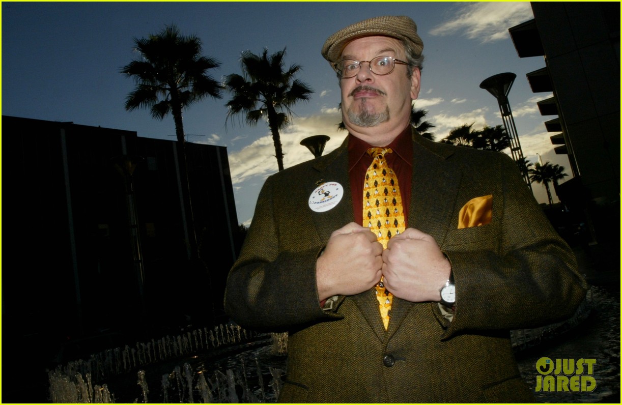 Famous Looney Tunes Voice Actor Joe Alaskey Dies at Age 63: Photo ...