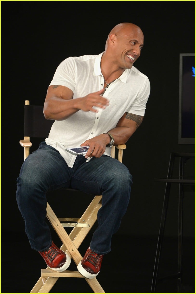 Dwayne Johnson & Kevin Hart Host Live Stream: 'This Will End Badly ...