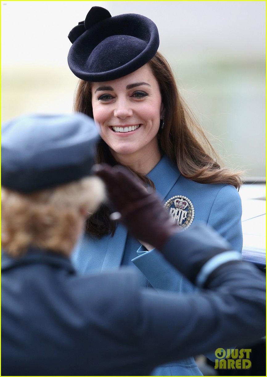 Kate Middleton Says Prince George is 'Obsessed' With Planes: Photo ...