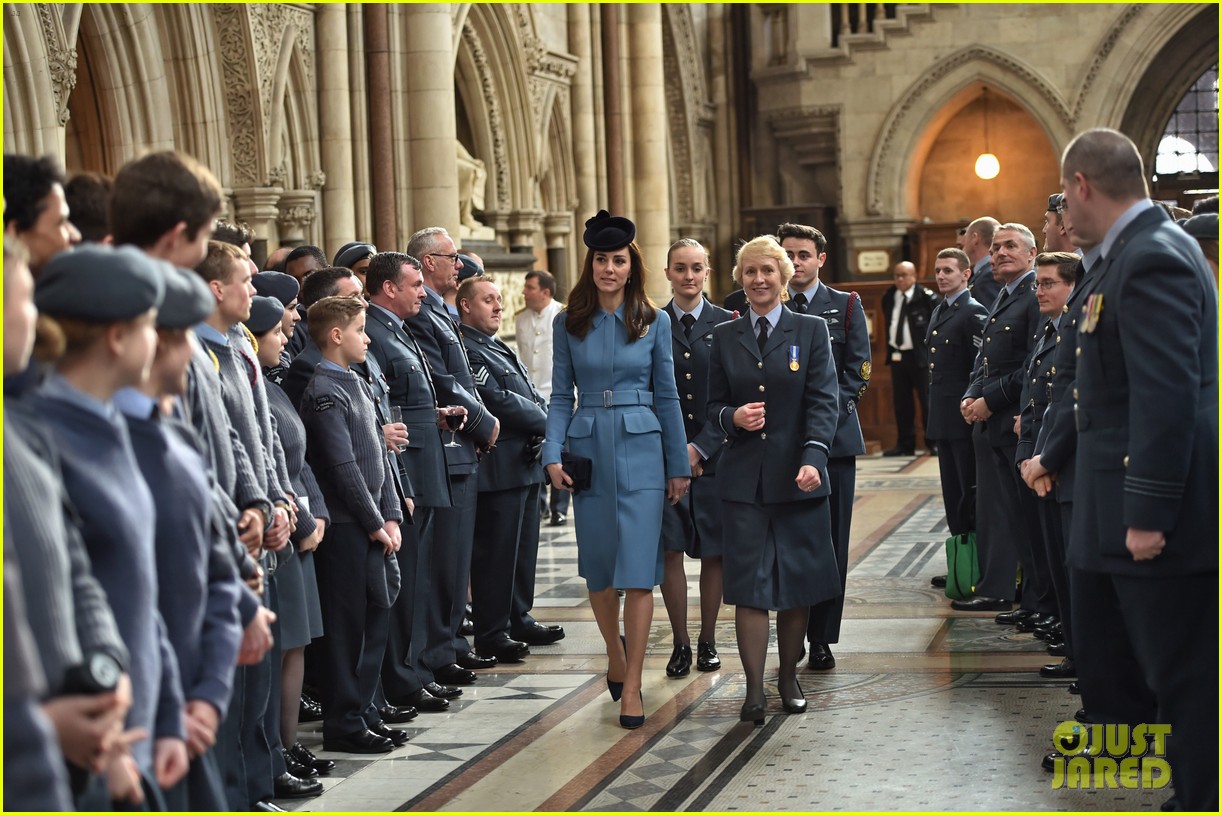 Kate Middleton Says Prince George is 'Obsessed' With Planes: Photo ...