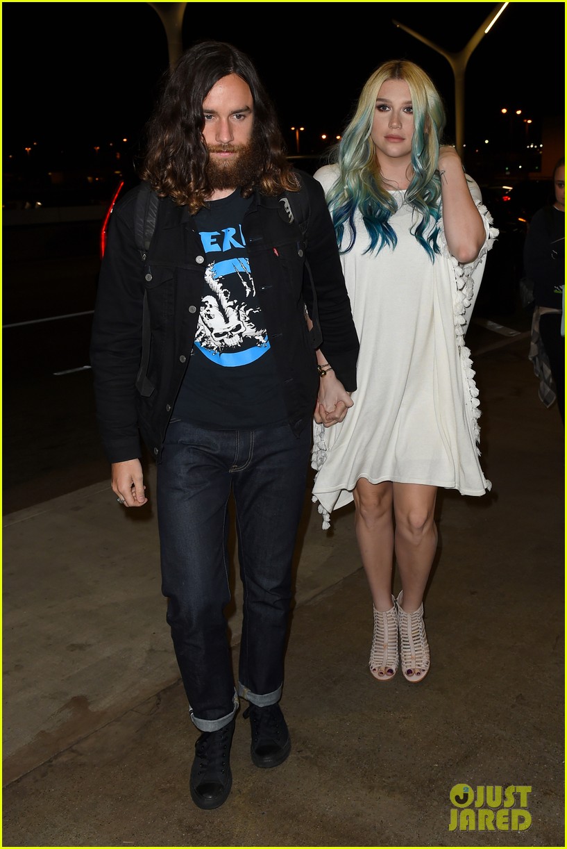 Kesha Heads to the Bahamas with Boyfriend Brad Ashenfelter: Photo ...