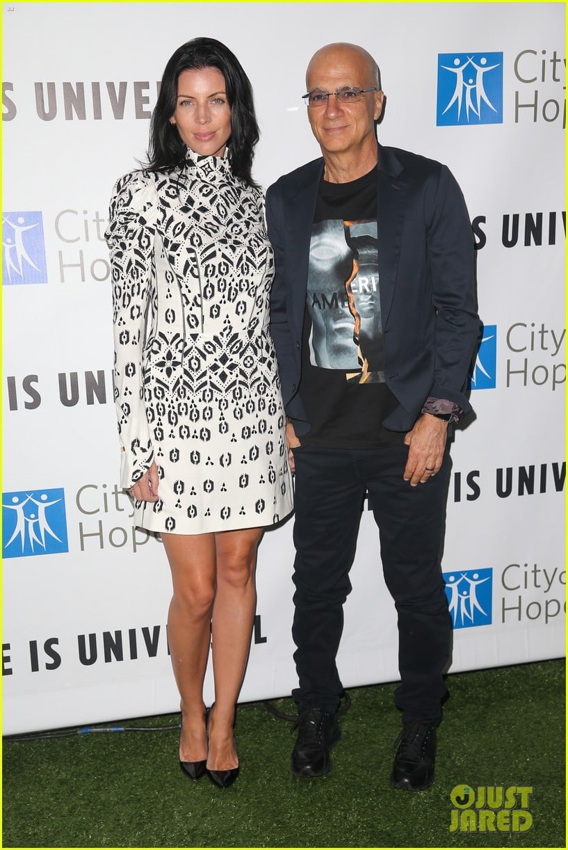 Liberty Ross & Jimmy Iovine Marry in Beachside Malibu Wedding: Photo ...