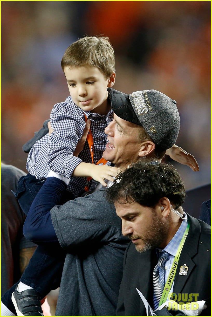Photo: peyton mannings kids join him on super bowl 2016 field 10 ...
