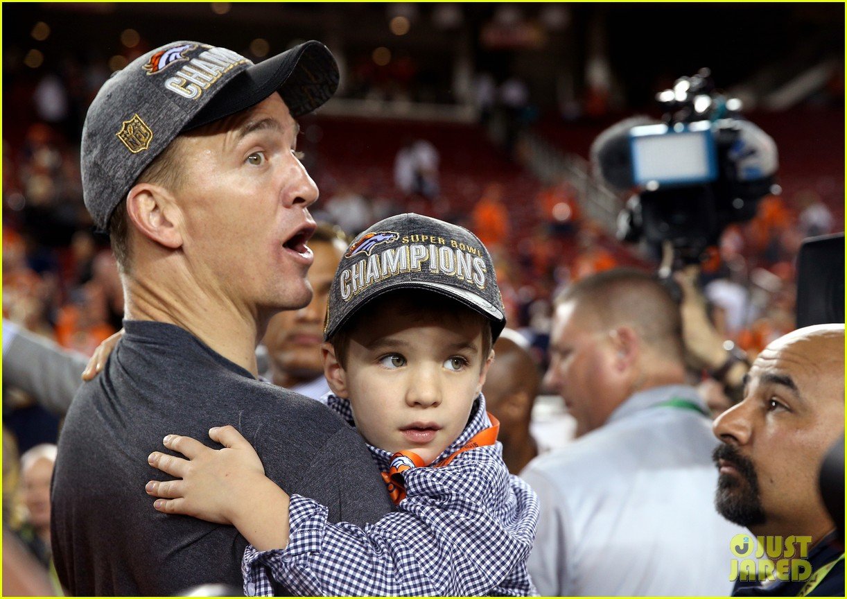 Peyton Mannings' Kids Join Him on Super Bowl 2016 Field!: Photo 3571938 ...