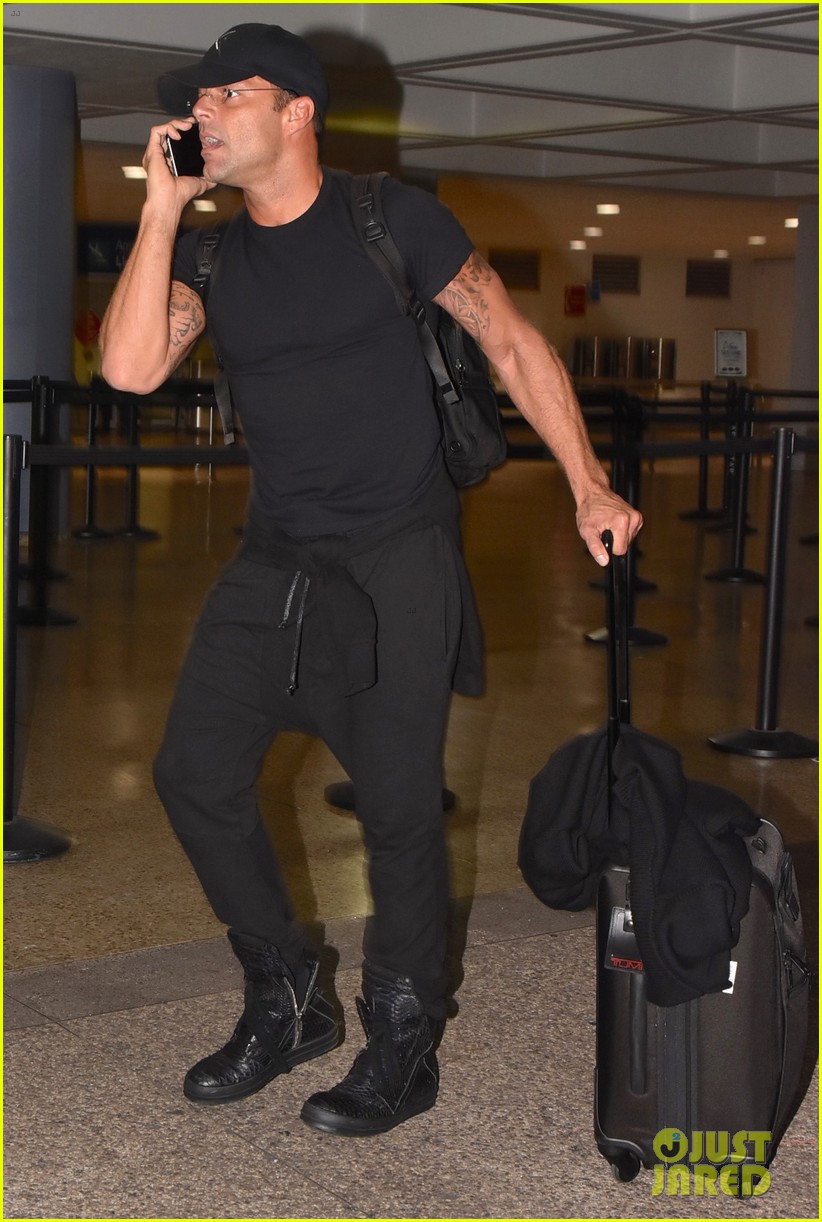 Ricky Martin Lands in Puerto Rico for a Winter Getaway: Photo 3569338 ...