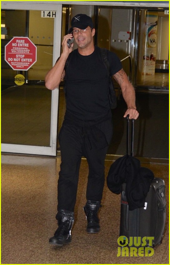 Ricky Martin Lands in Puerto Rico for a Winter Getaway: Photo 3569342 ...