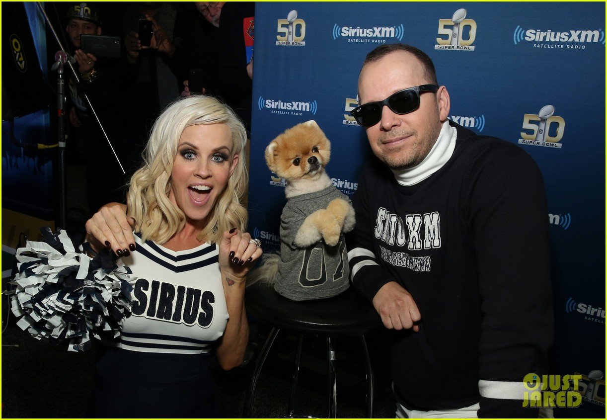 Jenny McCarthy & Donnie Wahlberg Are Adorable Super Bowl Cheerleaders ...