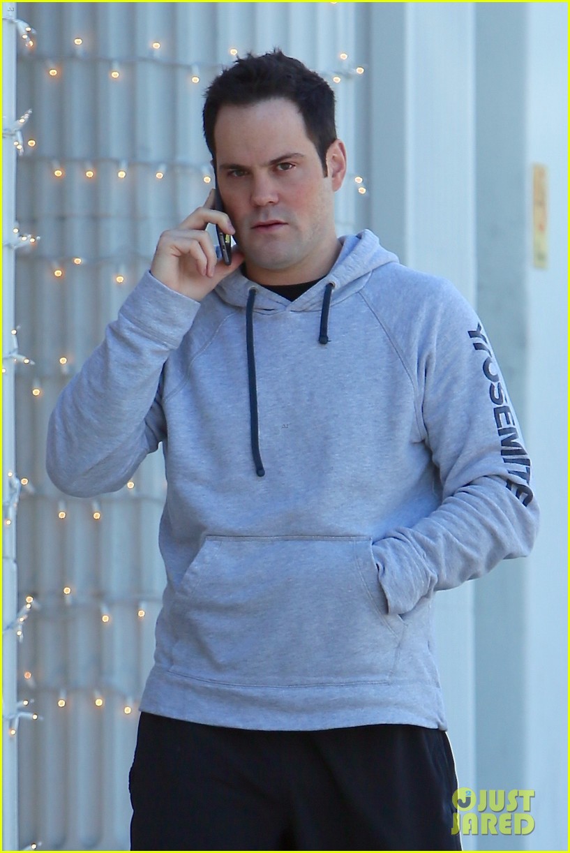 Mike Comrie Steps Out Solo After Hilary Duff Divorce Finalized: Photo ...